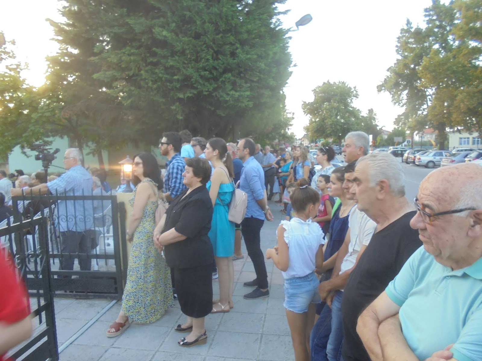 ΛΕΥΤΕΡΙΑ: ΠΛΗΘΟΣ ΚΟΣΜΟΥ ΣΤΑ ΑΠΟΚΑΛΥΠΤΗΡΙΑ ΤΗΣ ΠΡΟΤΟΜΗΣ ΤΟΥ ΜΗΤΡΟΠΟΛΙΤΗ ...
