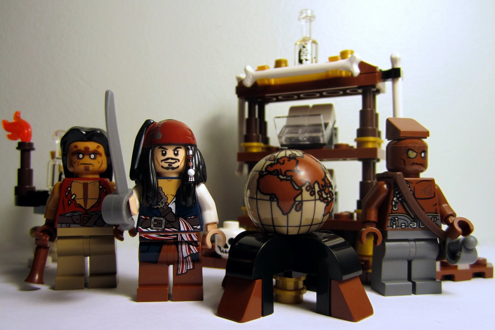 The Brick Brown Fox: Lego 4191 Pirates of the Caribbean - Captain's Cabin