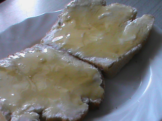 A cada día su pan...: Pan con queso y miel