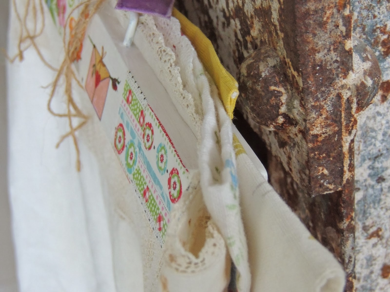 Tazas & Cuentos: Colgando Telas...... Hanging Fabrics