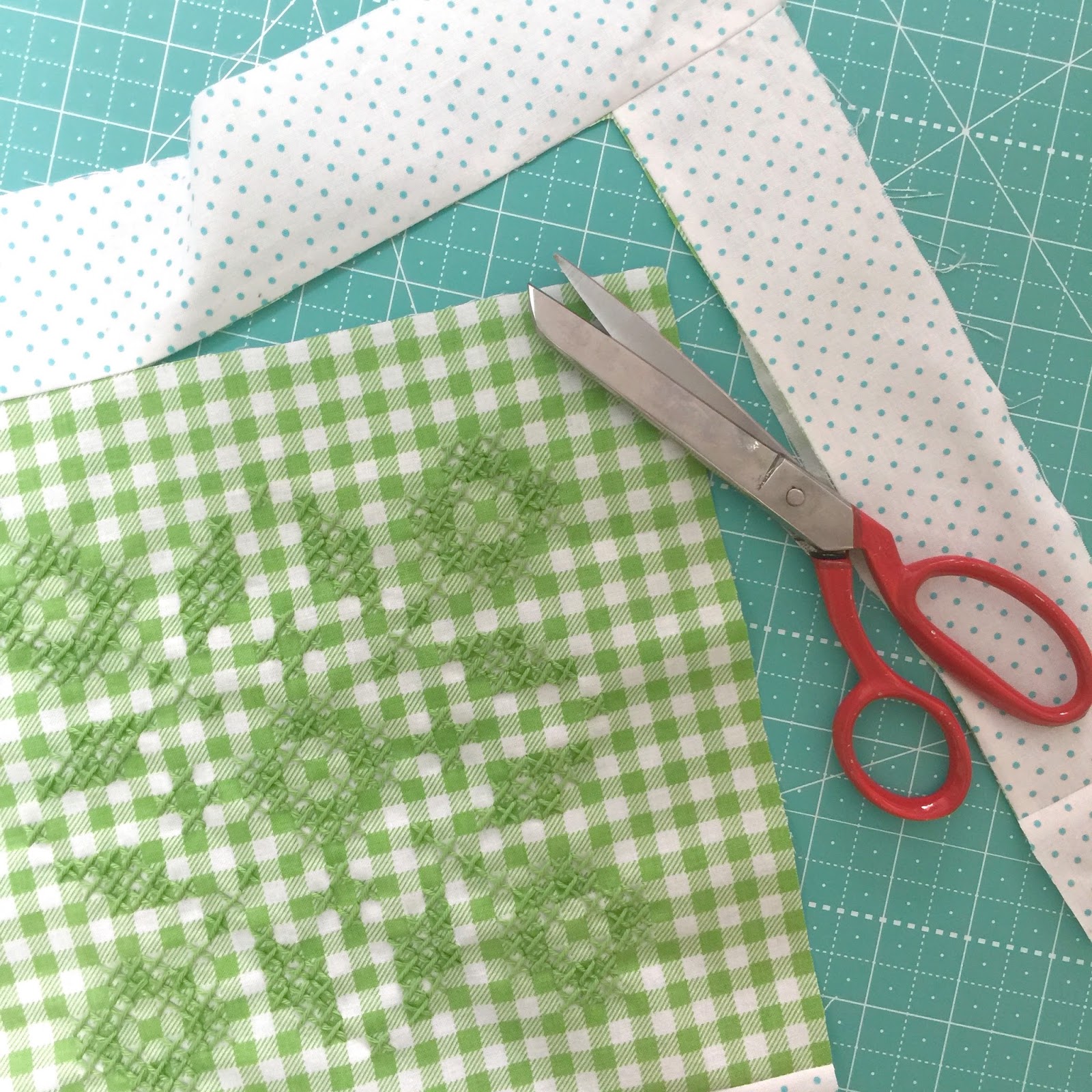 Bee In My Bonnet: Let's Bake Sew Along - Week One!!