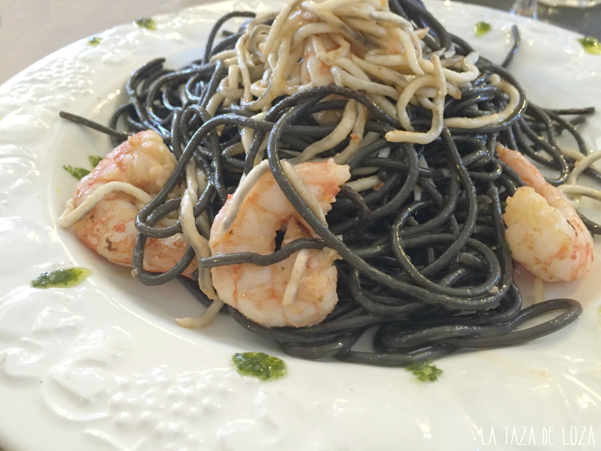 Pasta Negra con Langostinos & Gulas | La Taza de Loza