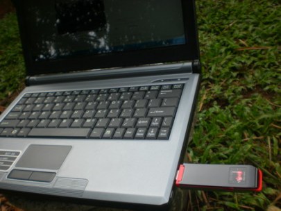 Jump From Your Life: Laptop + Modem = Surga