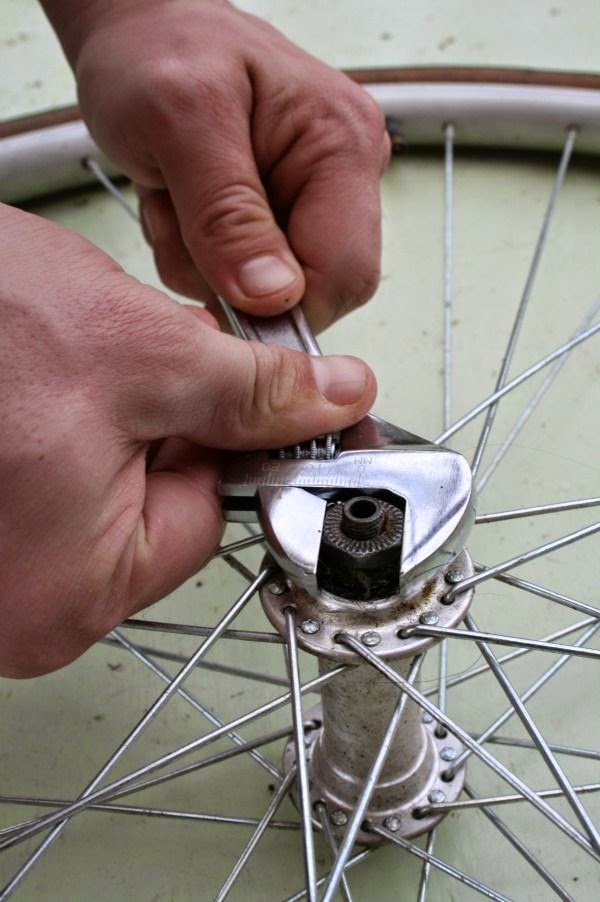 Rak Gantung dari Roda Sepeda - Ide Plus