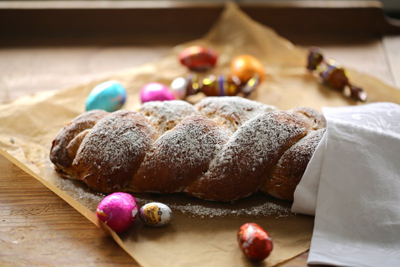 LIVING IN DRESDEN: #4 Grandma's Classics: Osterzopf (Braided Easter Bread)