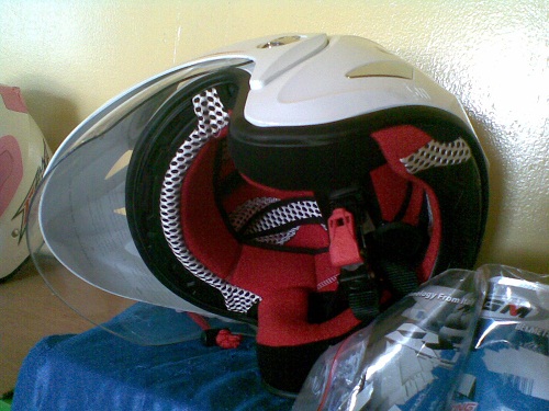 Toko Helm Acel di Kota sangatta: Helm GM Lexxus Putih