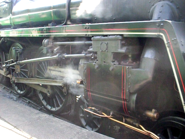 Steam Memories: Caprotti and Walschaerts Std class 5 and 4 comparison