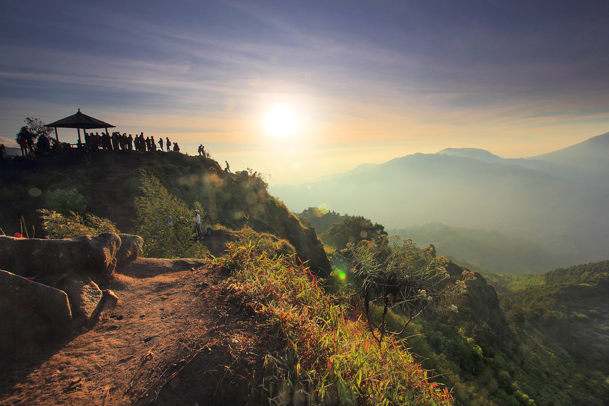 Indonesia Sungguh Indah: Matahari Pagi dari Puncak Sikunir