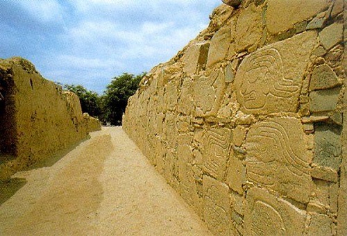 Complejo Arqueológico Cerro Sechín en Casma