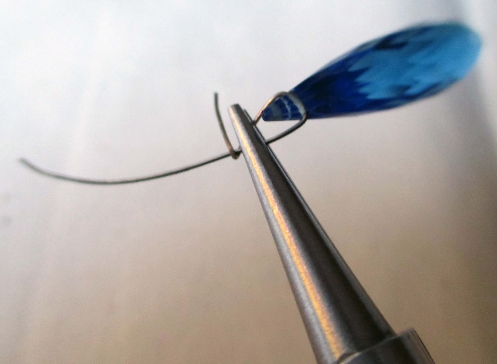 The French Circus: Tuturial 301: Wire Wrapping a Briolette