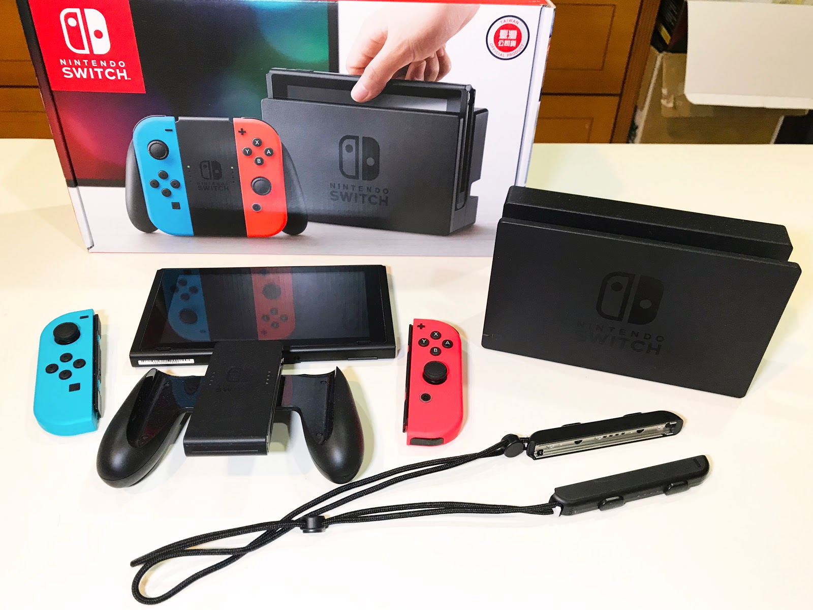 也來寫篇開箱文：家用外出兩相宜的Nintendo Switch (Joy-Con篇)