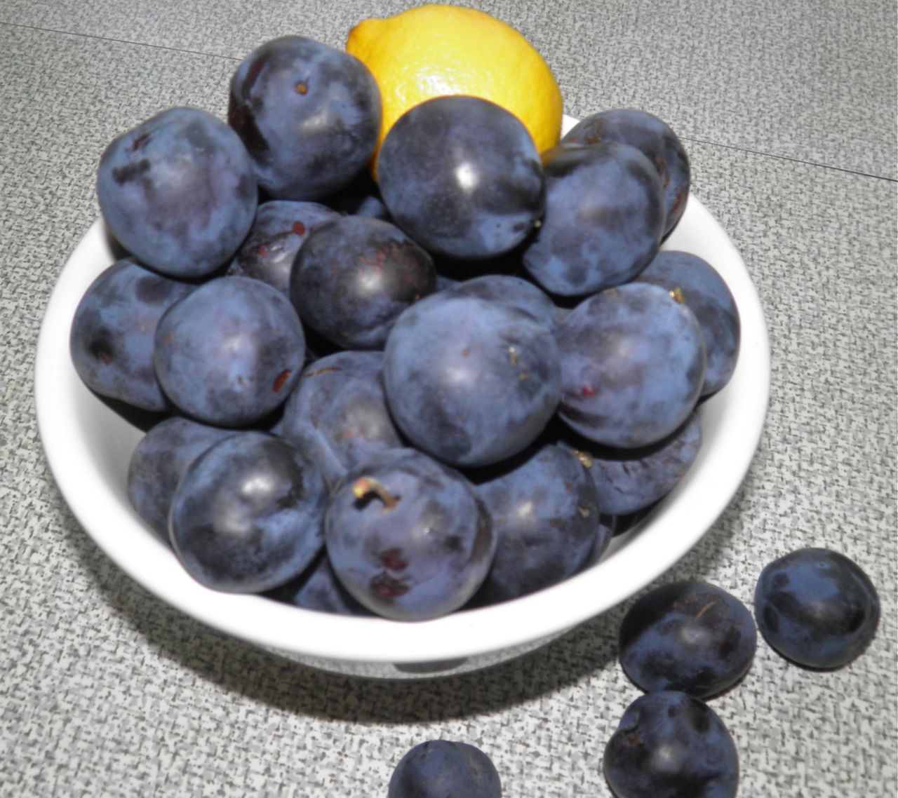 Docaitta Lifestyle: Booze Again: Homemade Damson Plum Liqueur