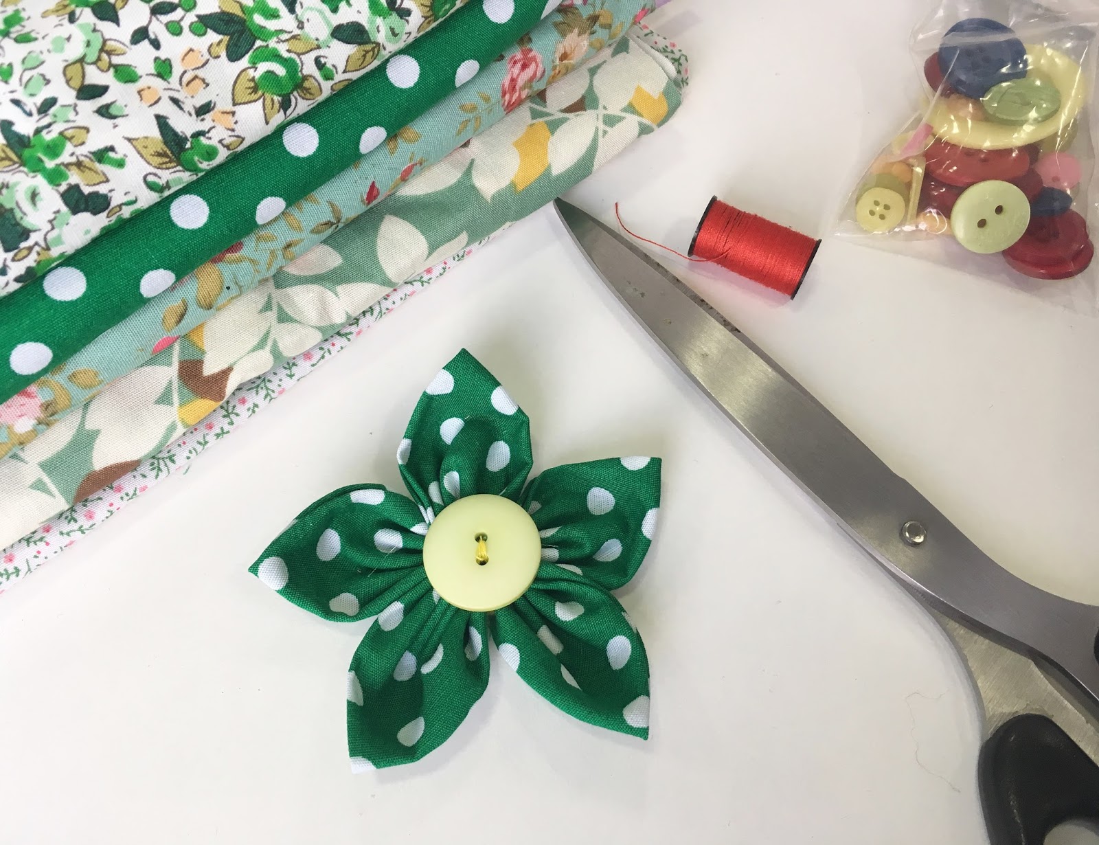 Easy fabric flowers for sewing beginners - Melanie Rose Makes