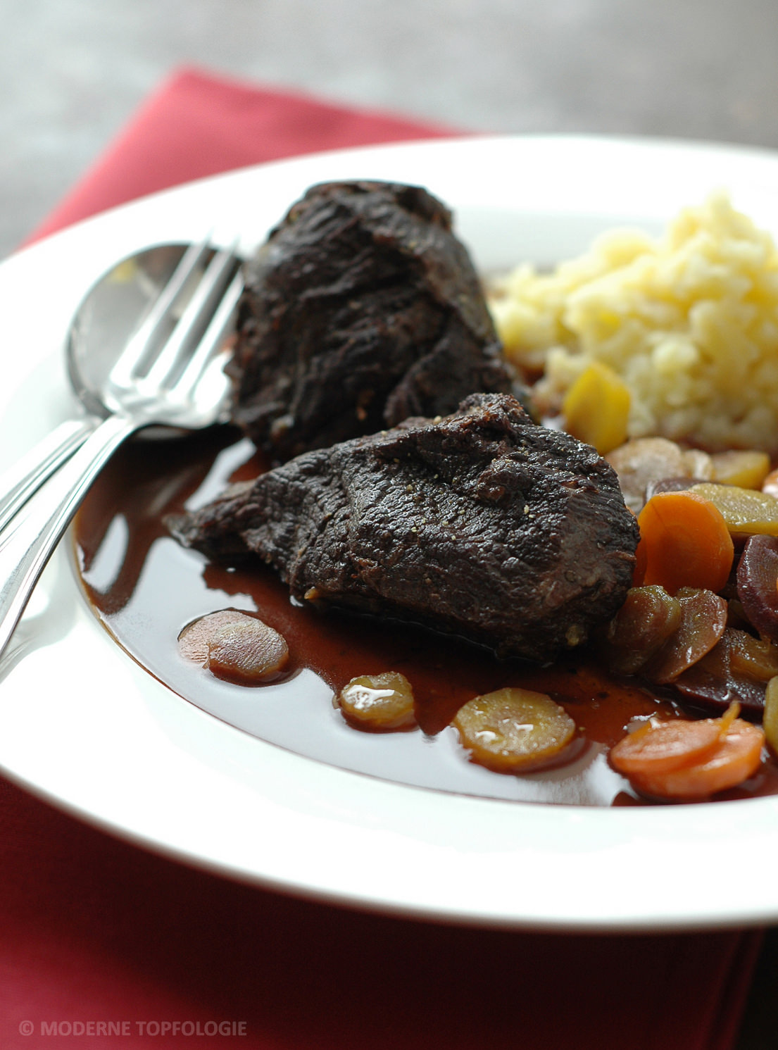 Geschmorte Ochsenbacken - vier Backen für ein Halleluja ~ Moderne ...