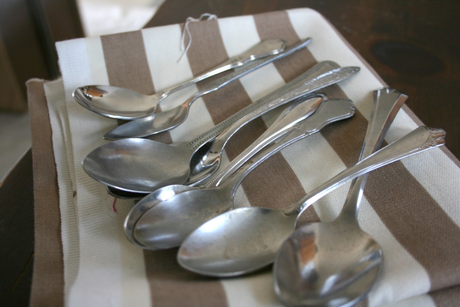 Glimmer And Grit: Thrift Store Frame & Spoons = Headband Holder