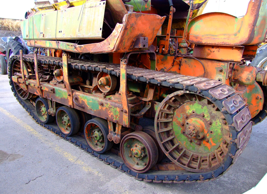 RENEDK MODELS: M2 High Speed Tractor 'Cletrac'