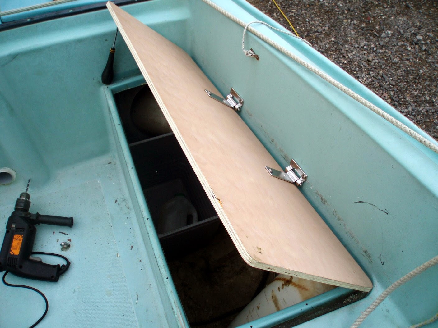 Ships Log - Yacht "Sparrow": Job #10 - Cockpit locker hinges - completed