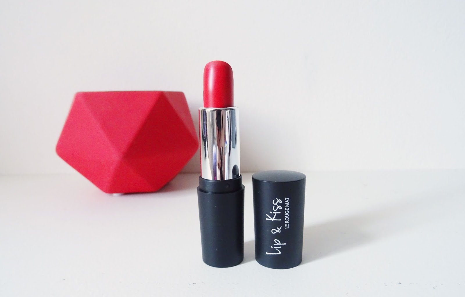 Friday Lipstick #16 : Lip & Kiss, Le rouge mat Adopt' / Sandy's Beauty ...
