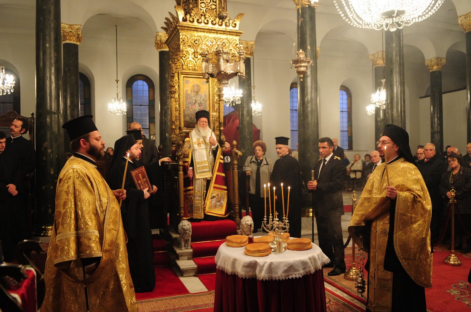 ΦΩΣ ΦΑΝΑΡΙΟΥ: Ο ΠΑΤΡΙΑΡΧΗΣ ΣΤΟΝ ΑΓΙΟ ΔΗΜΗΤΡΙΟ ΤΑΤΑΟΥΛΩΝ