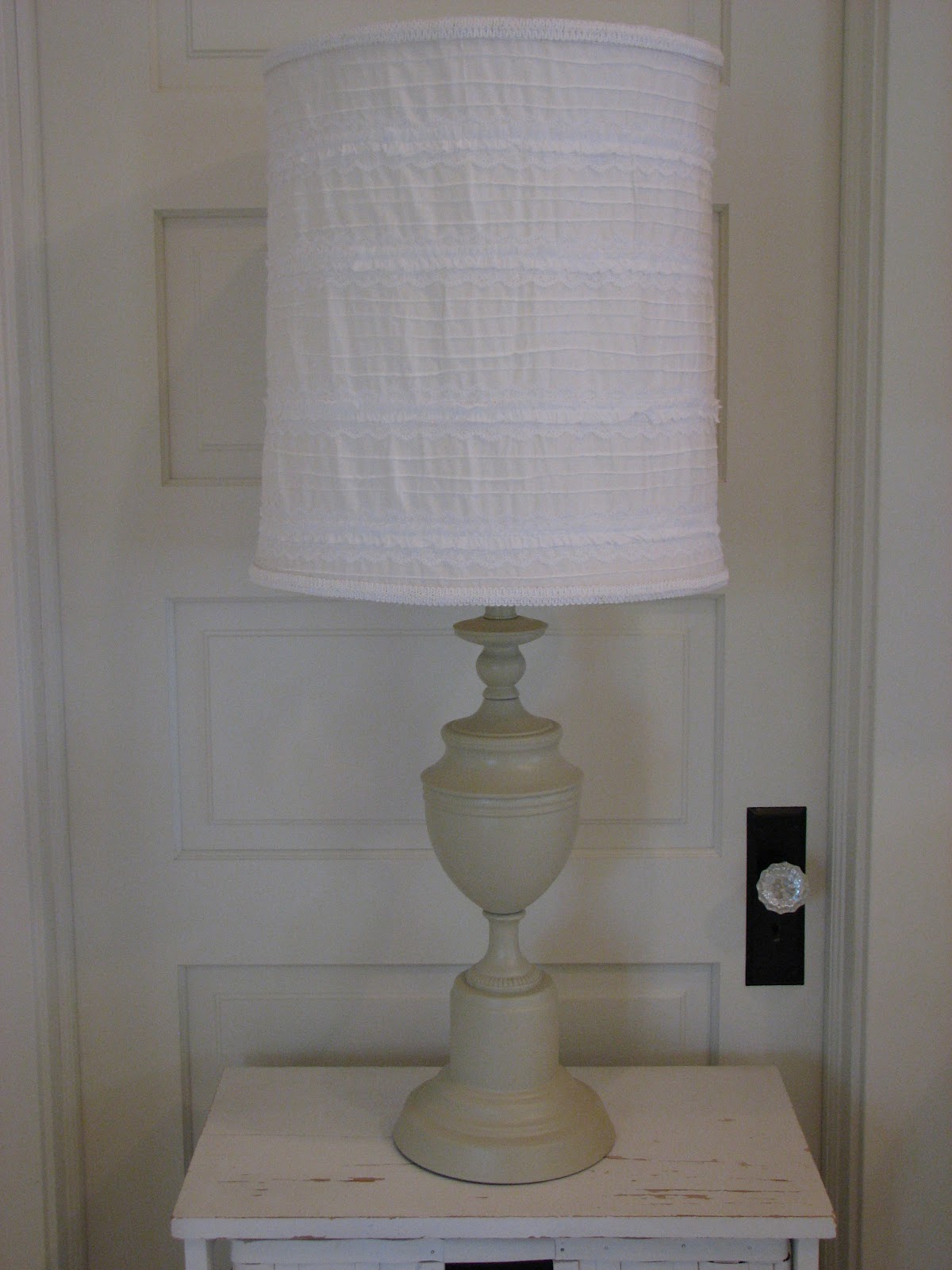 The Cottager: DIY: Shabby Vintage Lamps
