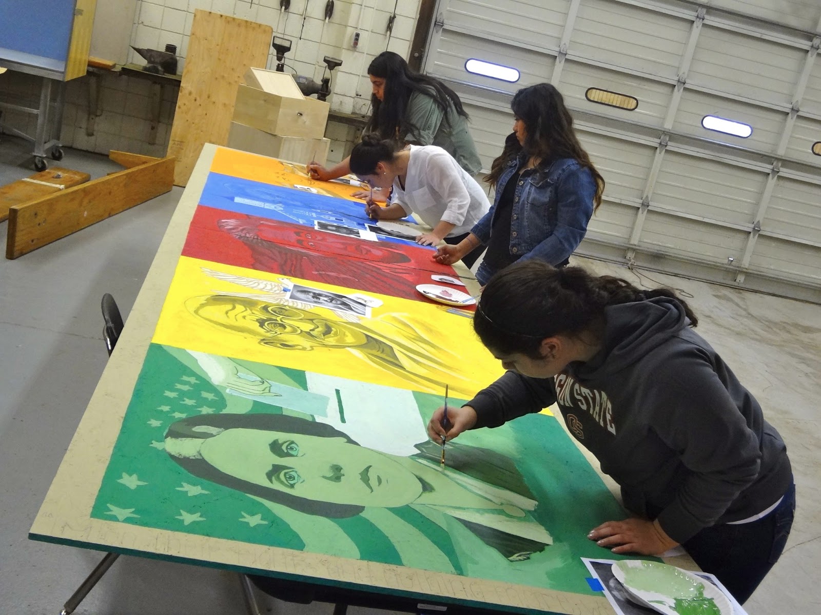 The Talking Walls: February 2013