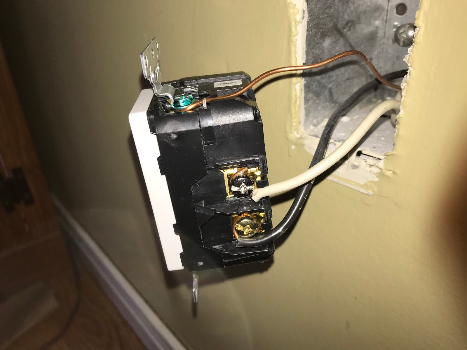 Installing an USB Charger Wall Outlet | Small Workshop Chronicles