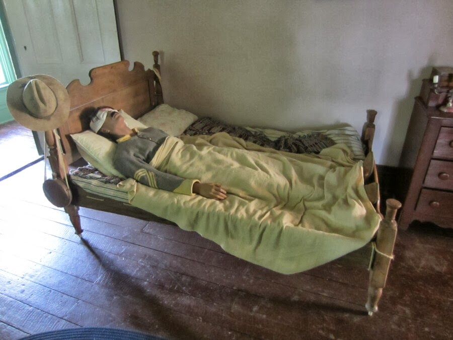 Bird's Yellow House: Antebellum Octagon Hall