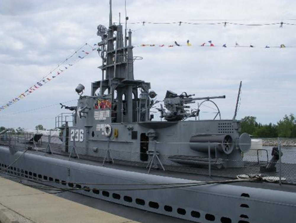 .: USS Silversides Submarine Museum. --- Museu submarino USS Silversides