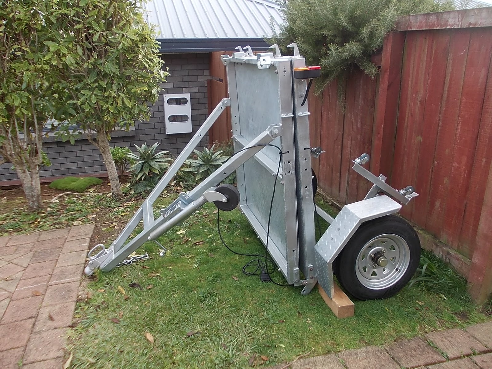 38. Exile in New Zealand: A collapsible multi purpose trailer