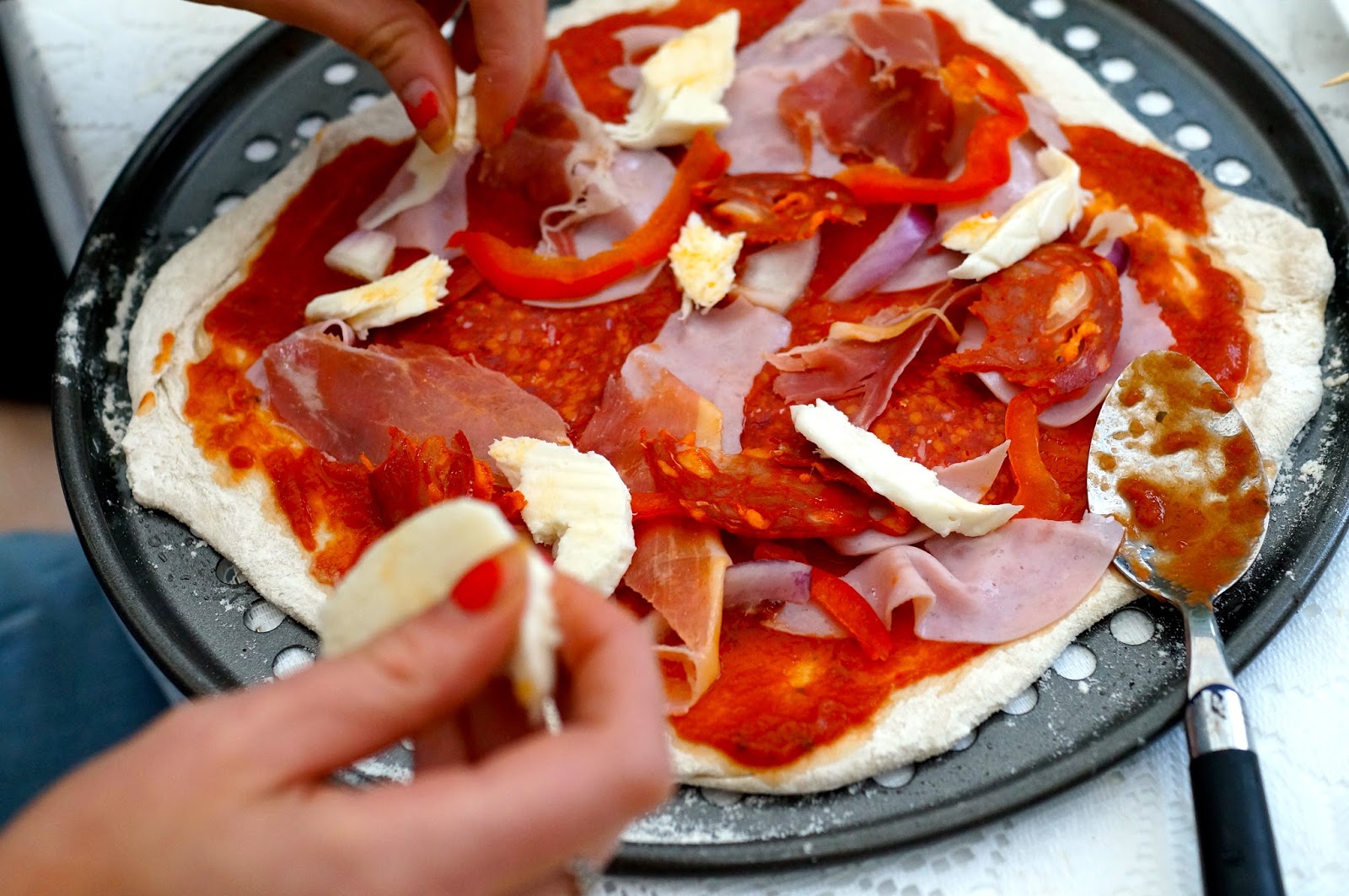 Emtalks: Girls Night In Ideas: Homemade Healthy Pizzas