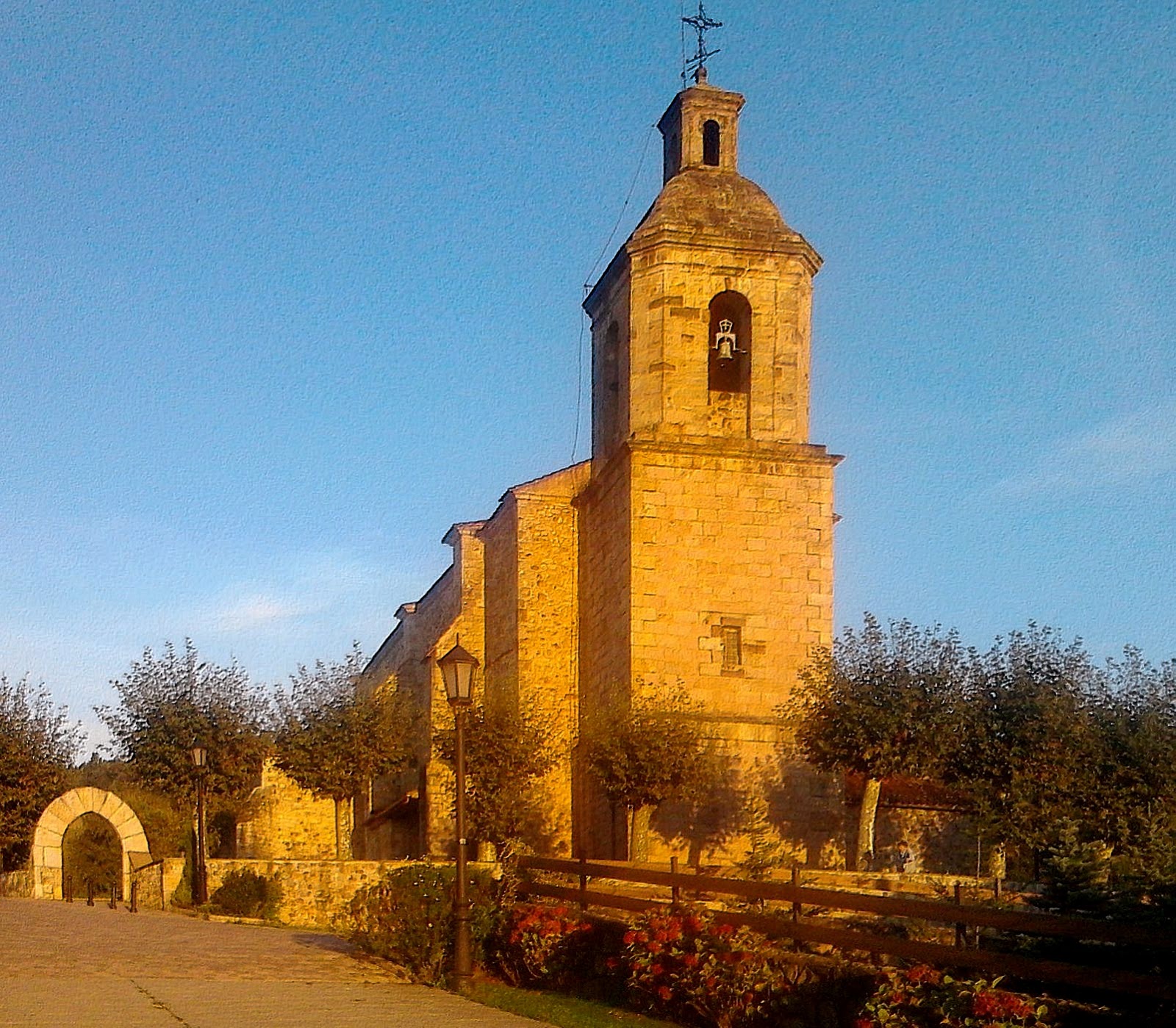 la ciudad habla: IGLESIA DE SAN JUAN BAUTISTA DE COLINDRES