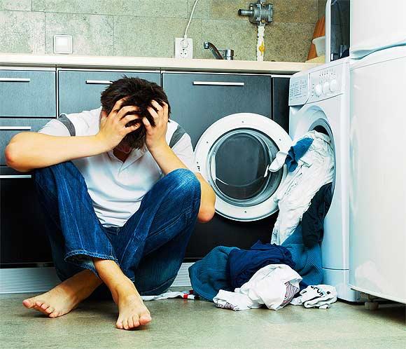 Imagenes de hombre lavando ropa - Imagui