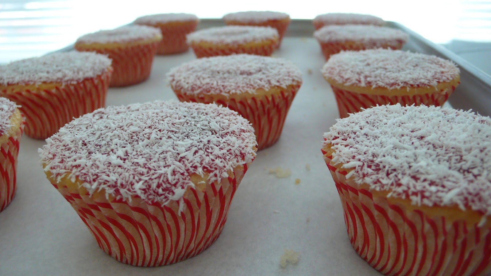 Dough and Batter: raspberry zinger cupcakes & happy valentine's day!!!