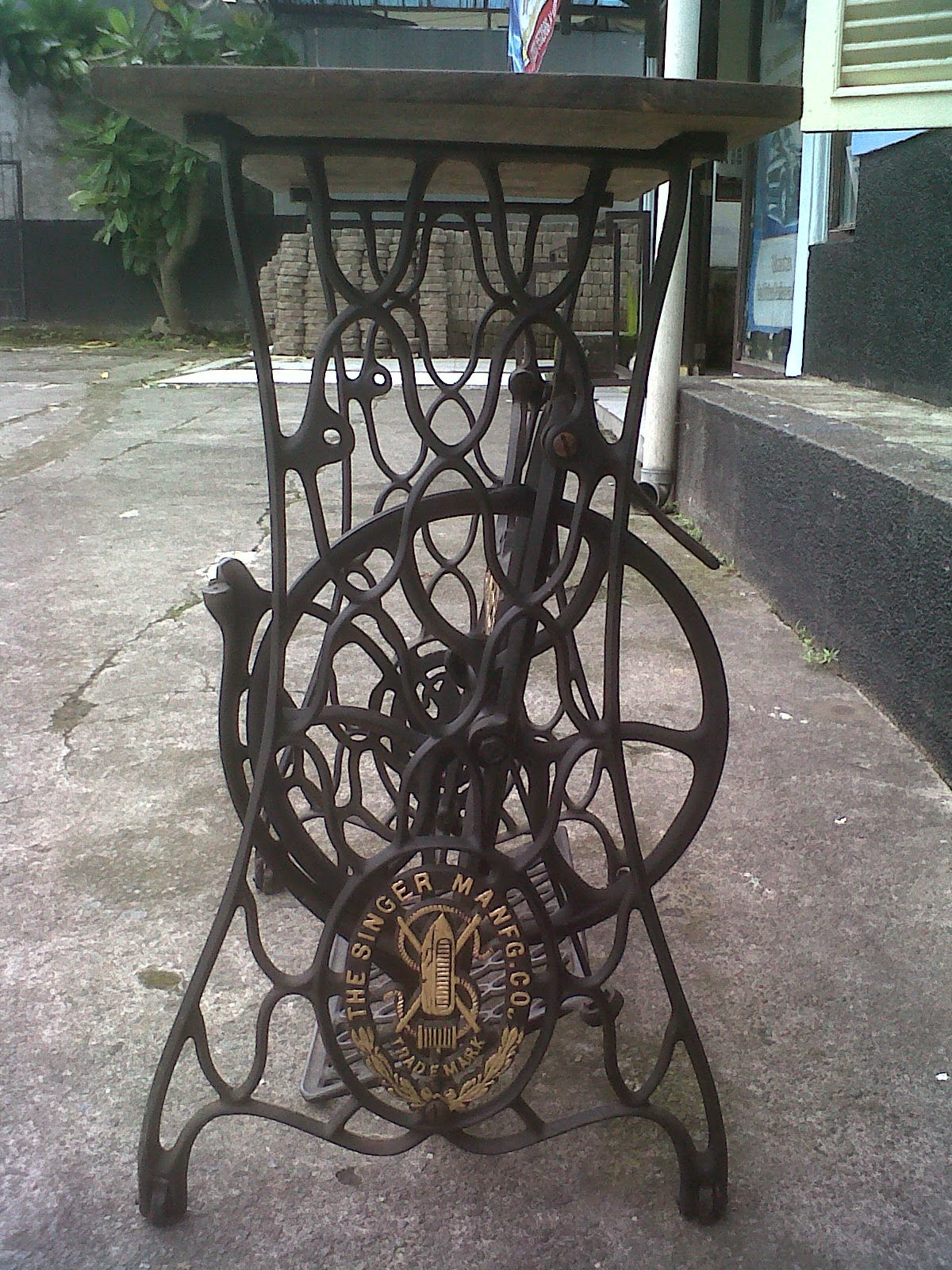 Dolanan Klithikan: Meja Mesin Jahit SINGER