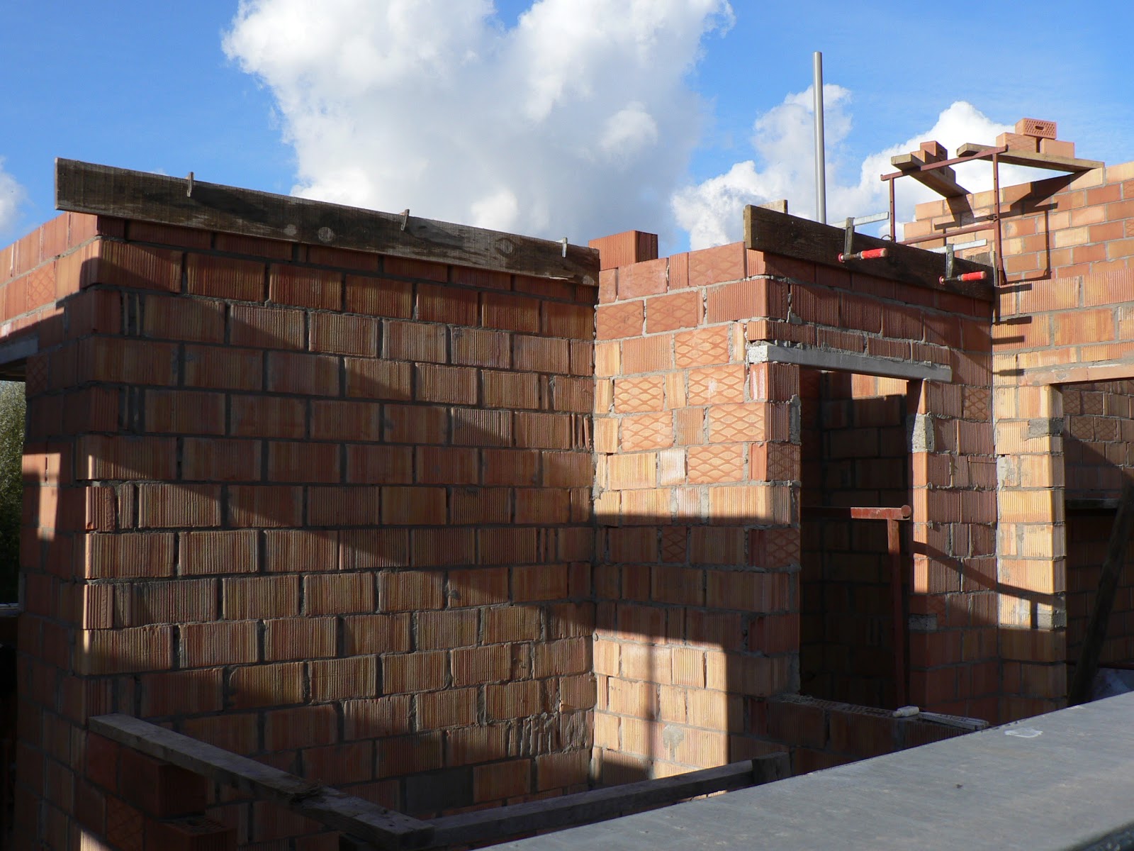 Kabouters gezocht: 27 en 28 oktober Ontkisten trap, metsen topgevel ...