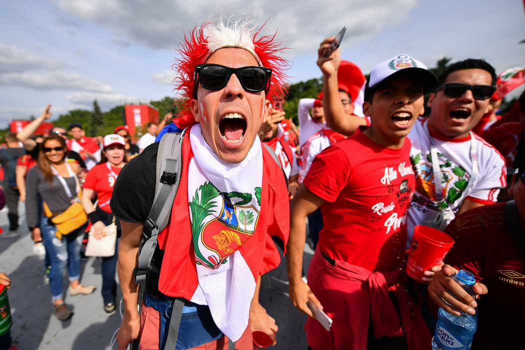 LIBROS - Librerías San Francisco: Cita CCCXC: Hinchas peruanos en Moscú ...