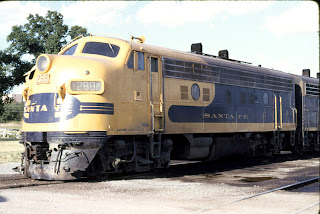 Evergreen Railroad Club: The many faces of Santa Fe Warbonnets