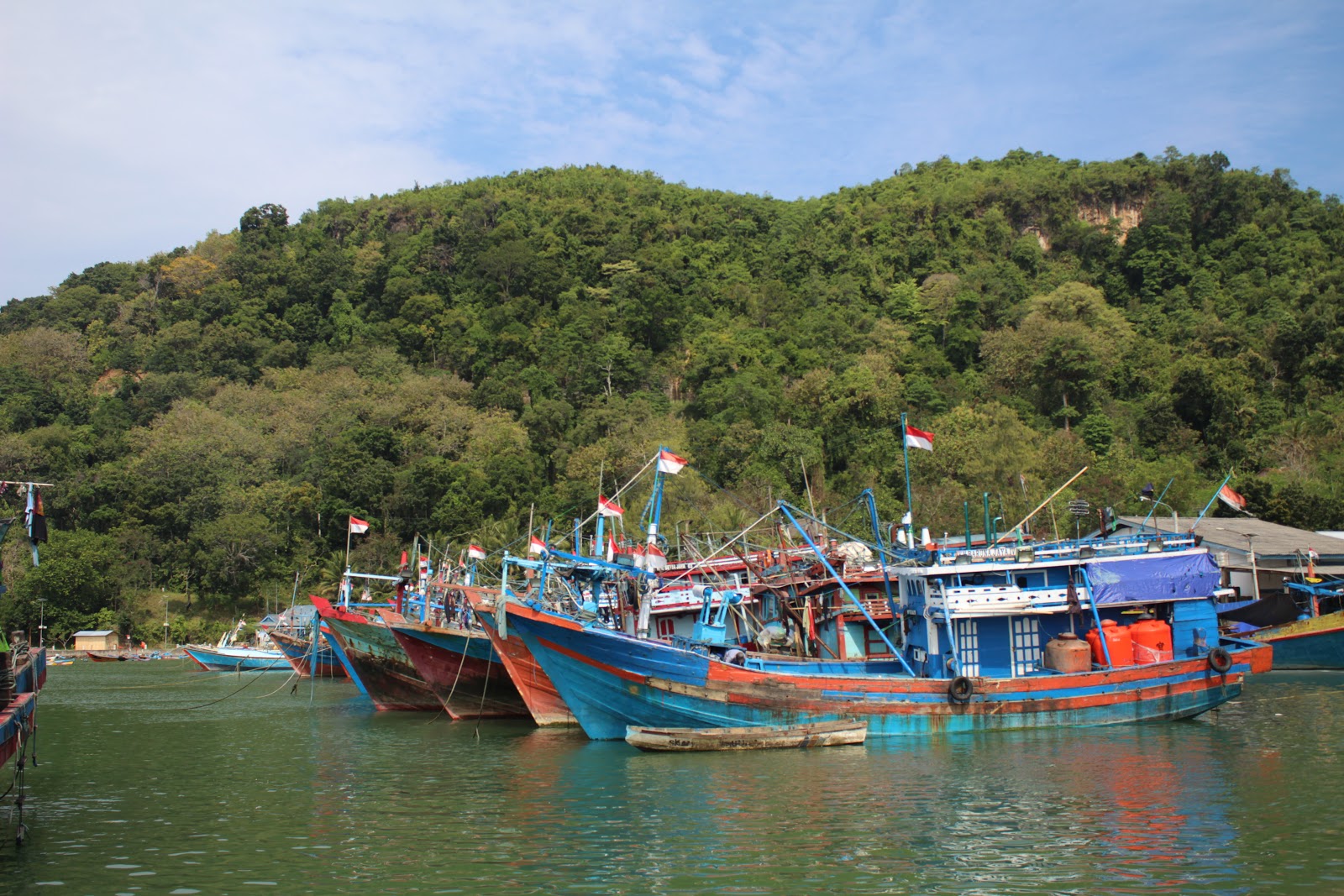 TAMPERAN : Wisata Pantai & Pelabuhan Perikanan Pacitan