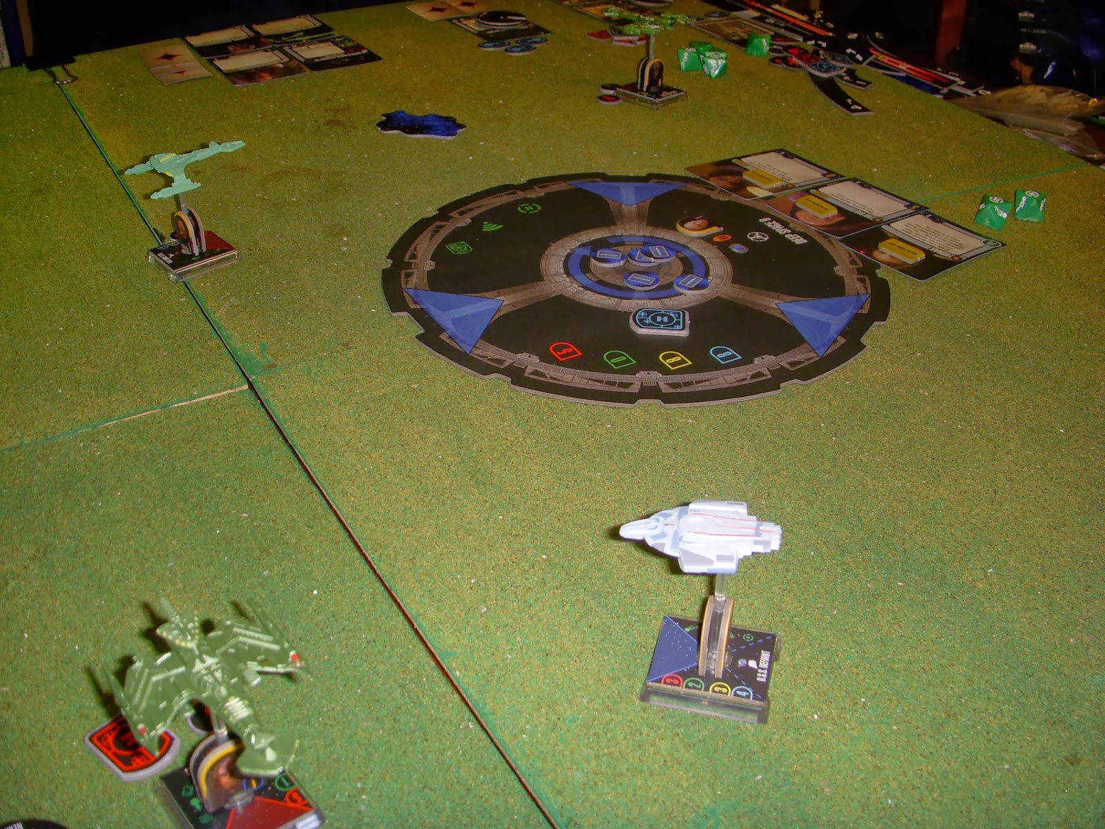 The Gen.: STAR TREK: ATTACK WING. RAID ON DS9.