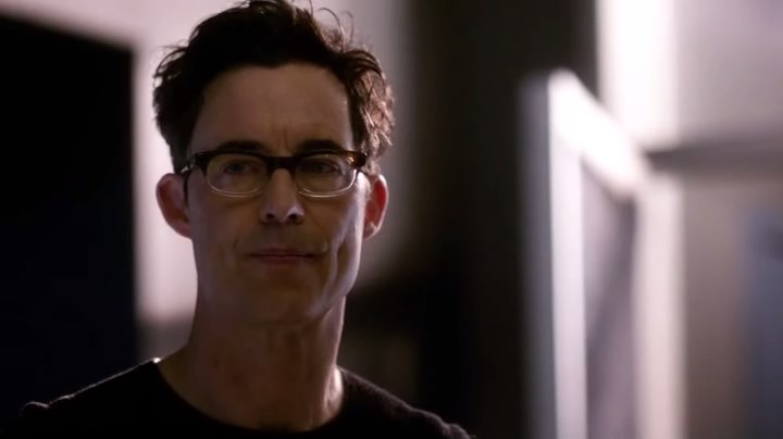 Harrison Wells(Tom Cavanaugh) believes he can contain the explosion but ...