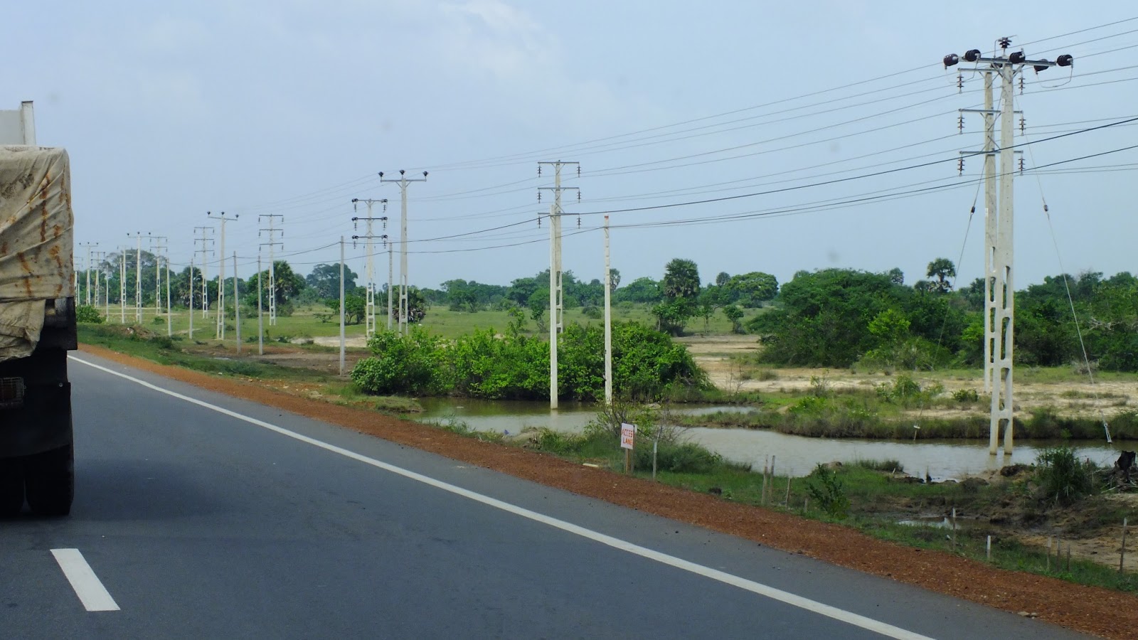 philipveerasingam: Highway from Kodikaamam to Elephant Pass, Sri Lanka.
