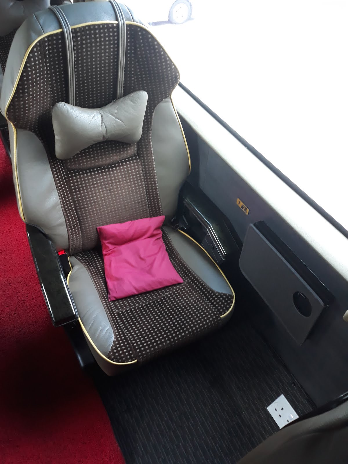 Aeroline: Premium, first-class coach from Singapore to Malaysia