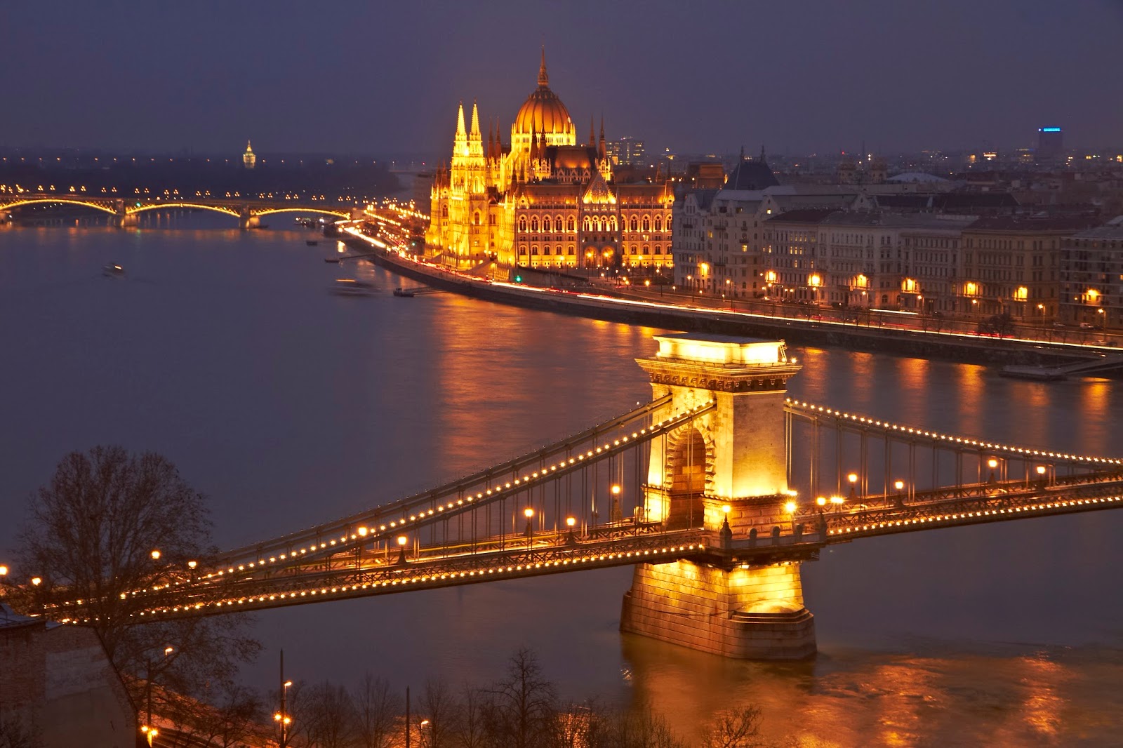 Away from Home!: 2 Hari di Budapest, Hungaria