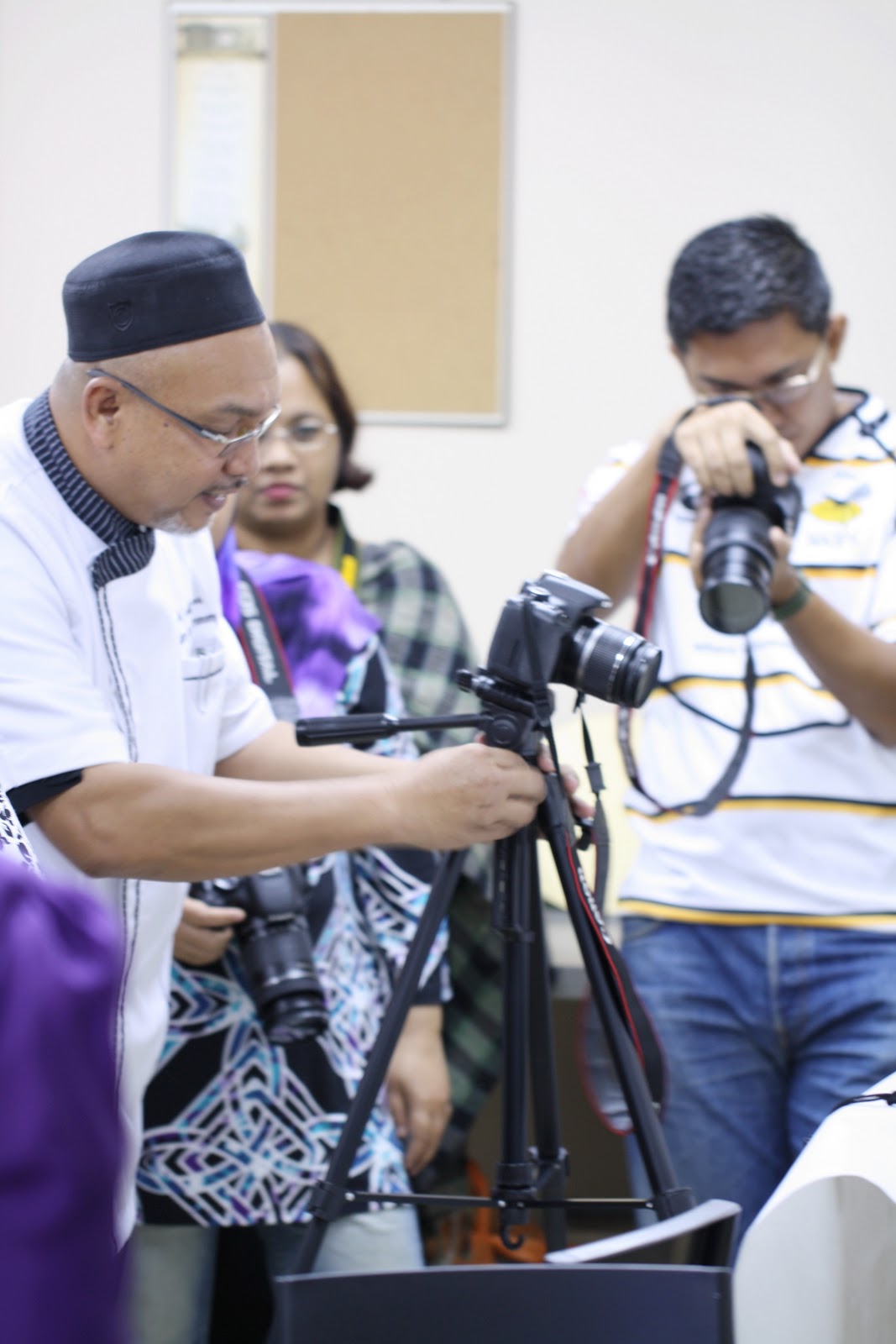 THE DESSERT TABLE: Food Styling & Photography with En. Ali Mohamad Nor ...