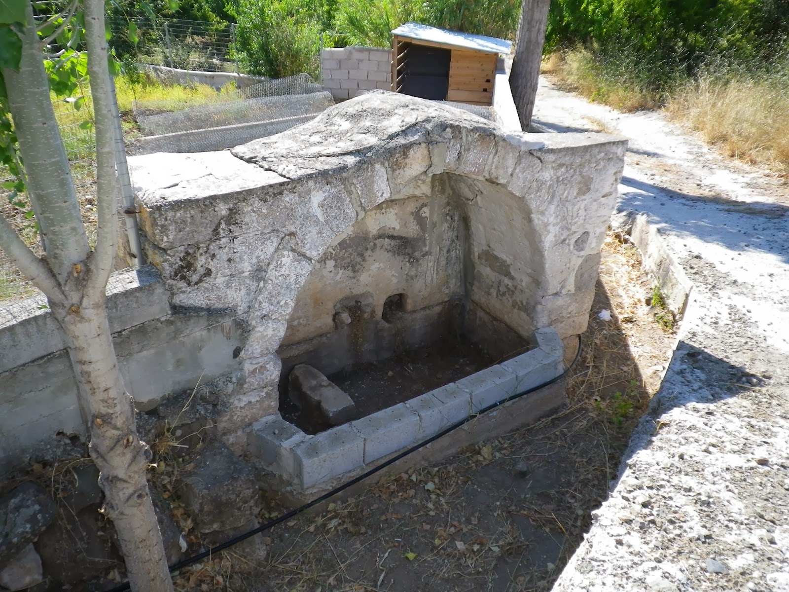 ΠΟΛΙΧΝΙΑΤΙΚΗ ΑΦΛΟΥΓΗ: ΔΗΜΟΤΙΚΑ ΠΗΓΑΔΙΑ ΚΑΙ ΒΡΥΣΕΣ ΜΙΑΣ ΑΛΛΗΣ ΕΠΟΧΗΣ ΠΟΥ ...