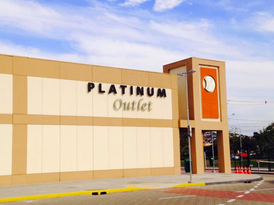 Salto Alto e Moletom: Onde Comprar: Platinum Outlet