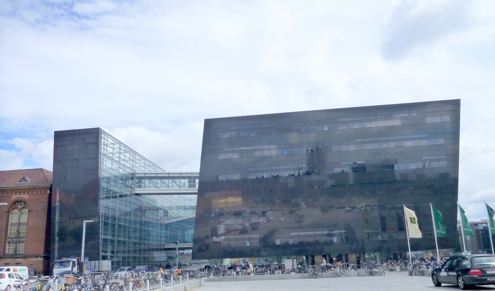 A Place Called Space: Den Sorte Diamant