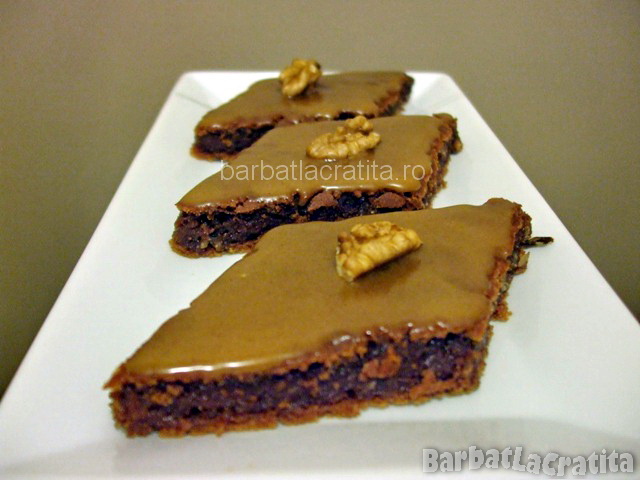 Prăjitură cu gem şi nucă (de post) | Rețete BărbatLaCratiță