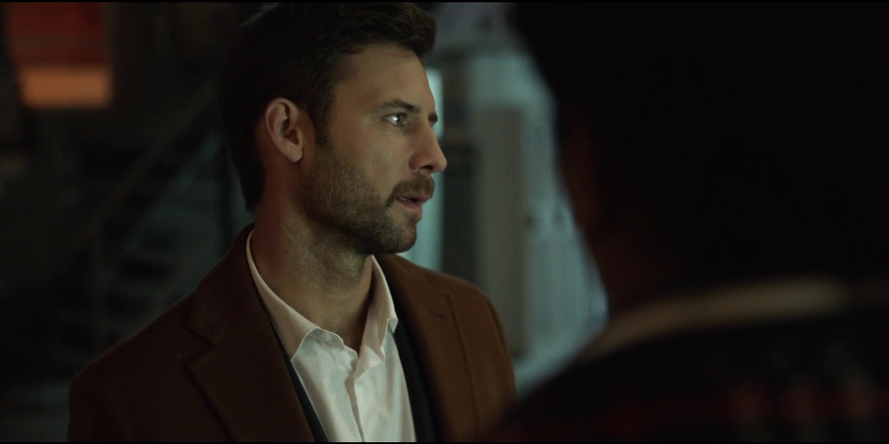 ausCAPS: Steve Lund shirtless in Street Legal 1-06 "Leap"