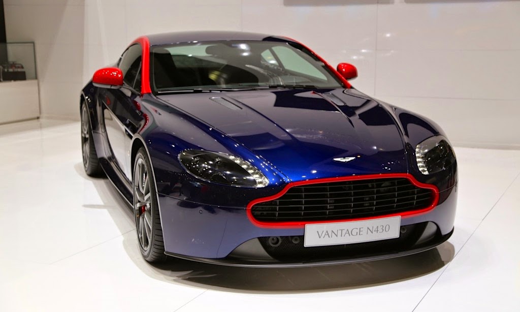 Aston Martin est une marque de voiture, le célèbre - Moi Tres Jolie